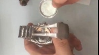 2抓旋开开表器的使用方法