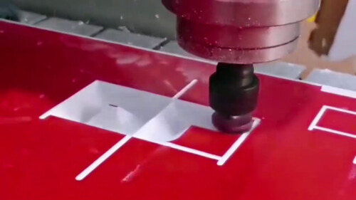 农村小伙自制的一个刻字机器,一分钟就能刻一个字,厉害吧