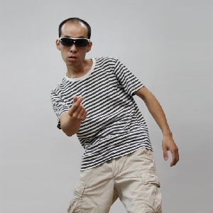 会木工的唱跳大叔 