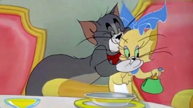 猫和老鼠:汤姆想占小姐姐便宜,这人家能干吗,上去就是一锤子
