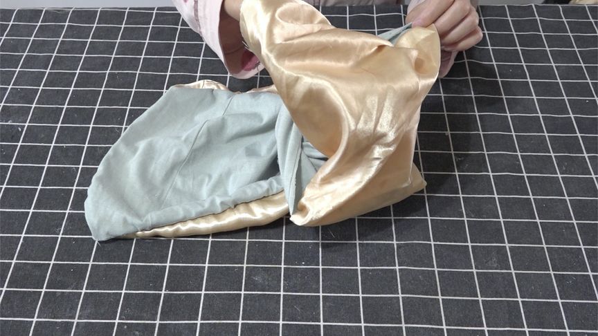 你见过这种做枕套的方法吗?简单实用又省钱,快给枕头做几个吧