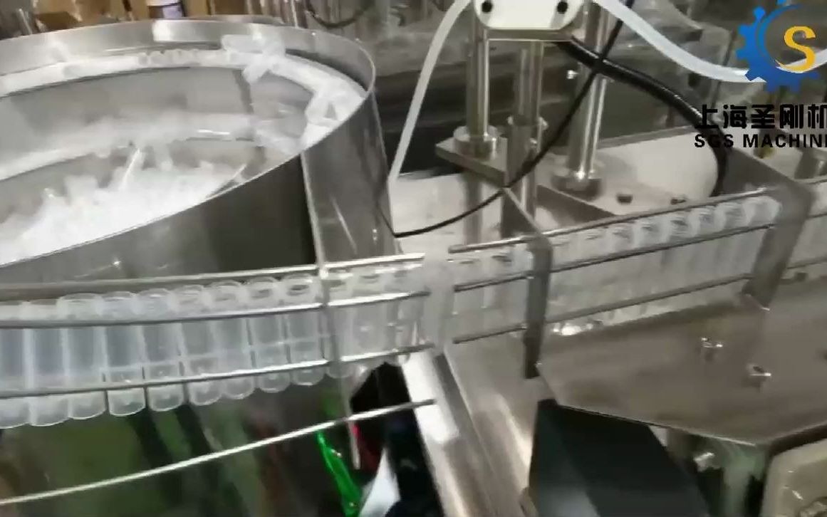 多功能灌装试剂设备厂家,试剂灌装线设备视频,厂家发货前测试生产现场