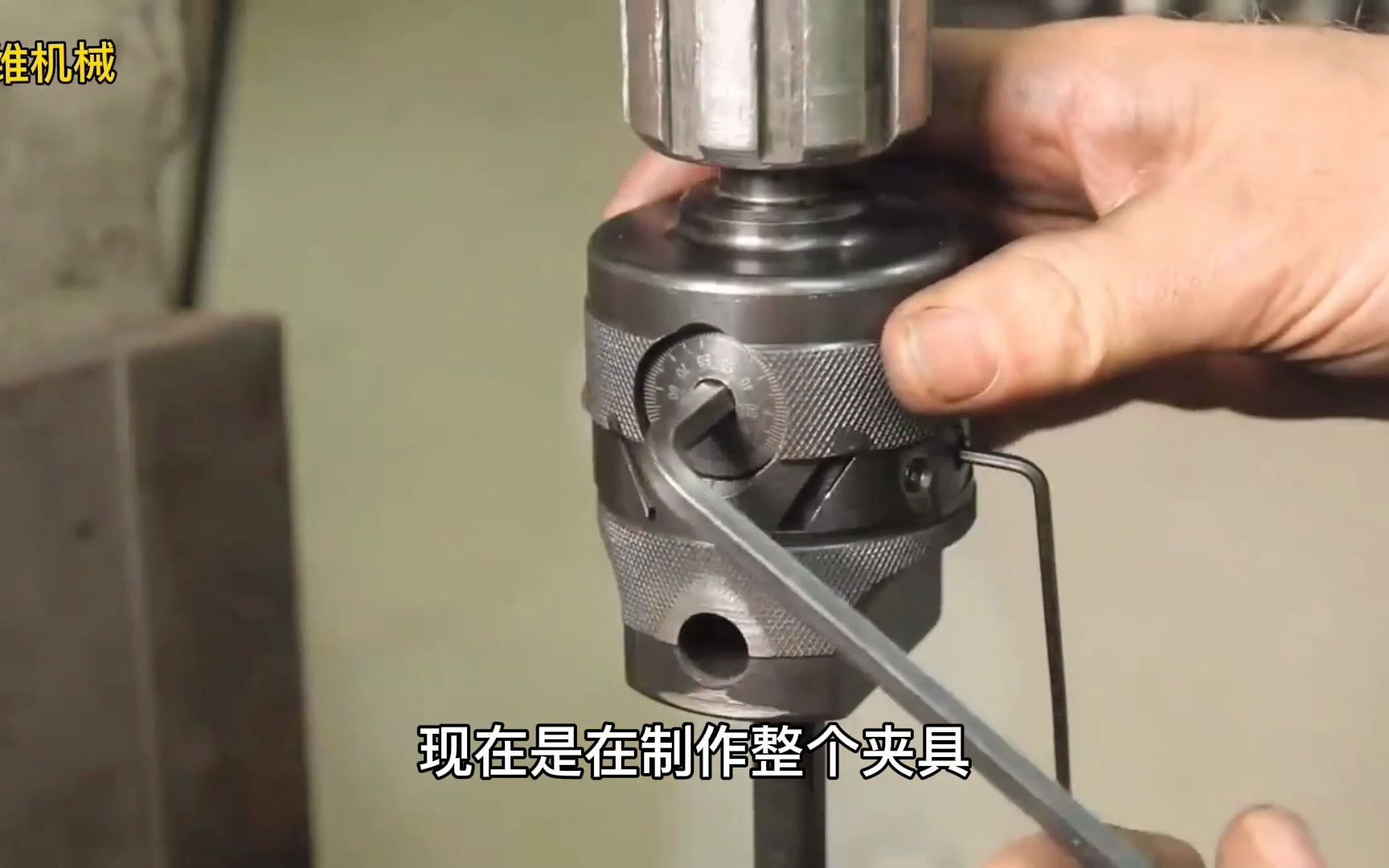 老板不买磨刀工具,车床师傅自己动手做了一个,修磨刀具超方便