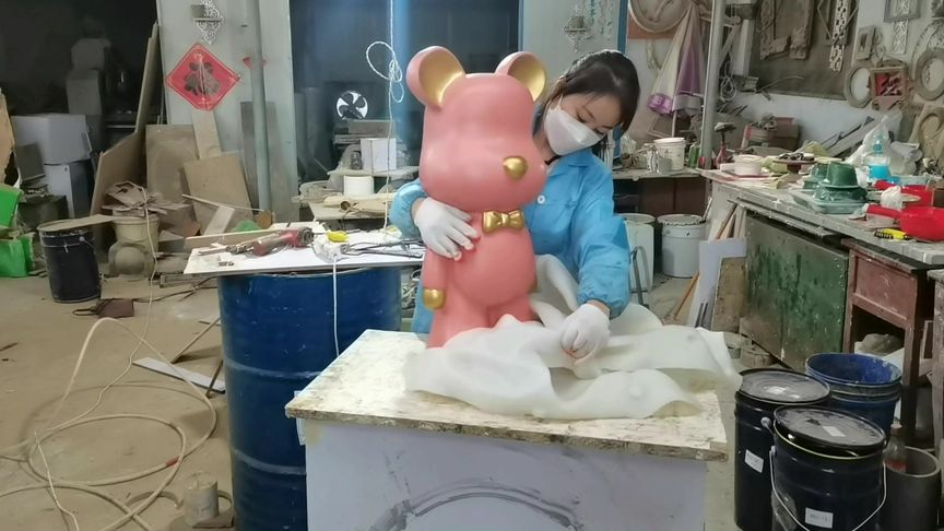 玻璃钢硅胶暴力熊模具制作完成