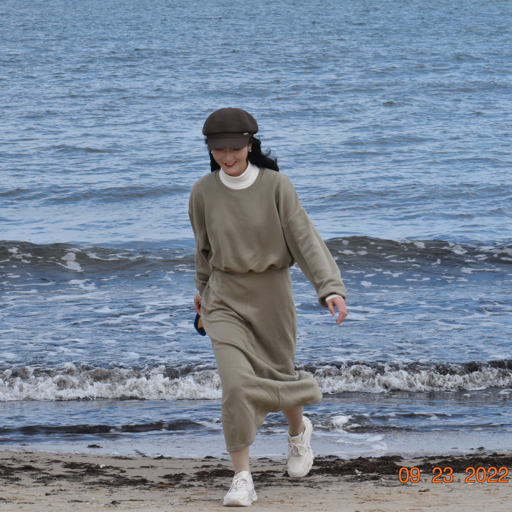 抬头仰望别浪费了月亮 