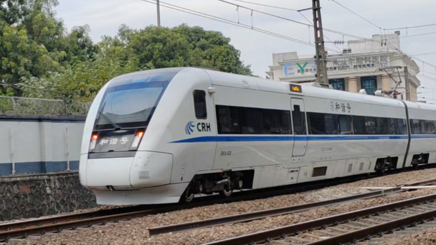 2025年1月15日,和谐号动车组CRH1A-1020担当D7598次列车广州站...