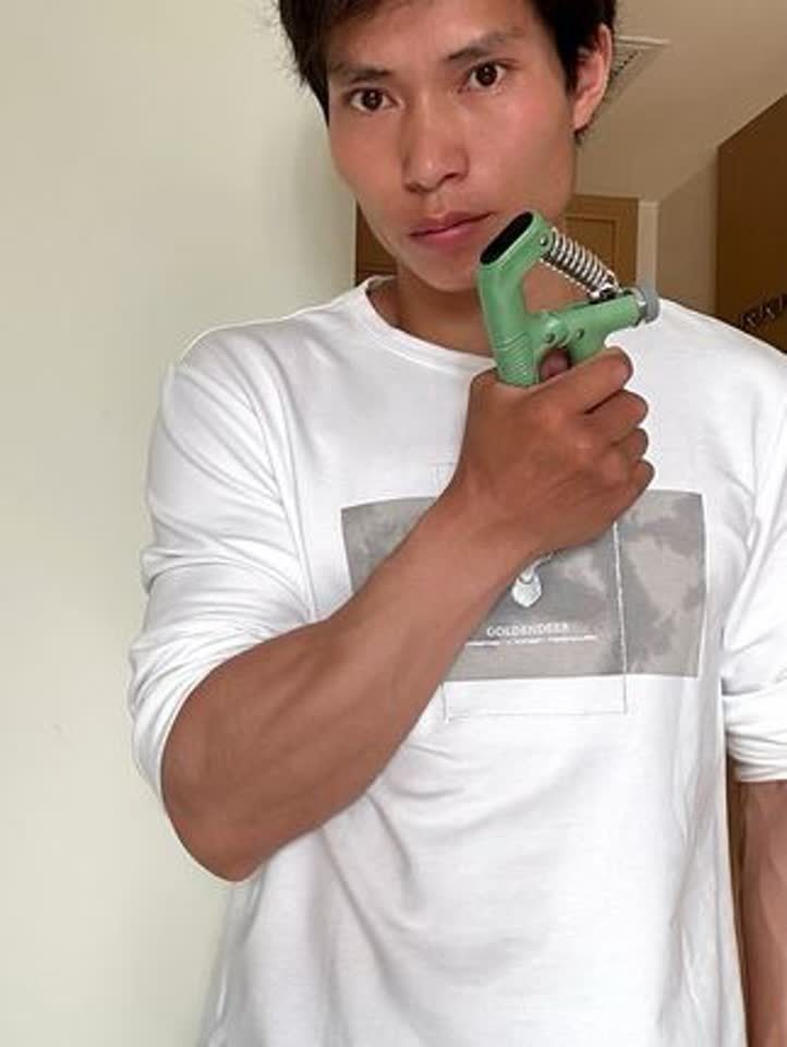 握力器可不可以锻炼到我们的胸肌和腹肌?