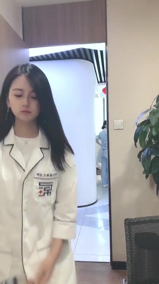 女神级的女生,院长助理的工作,就是每天被院长指导!