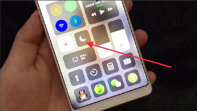 苹果手机在锁屏状态下,能打开关闭此功能,这几个功能你值得拥有