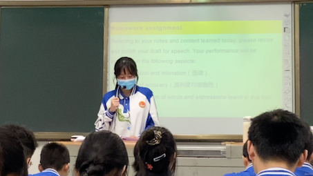 记录学生的第一次上台演讲