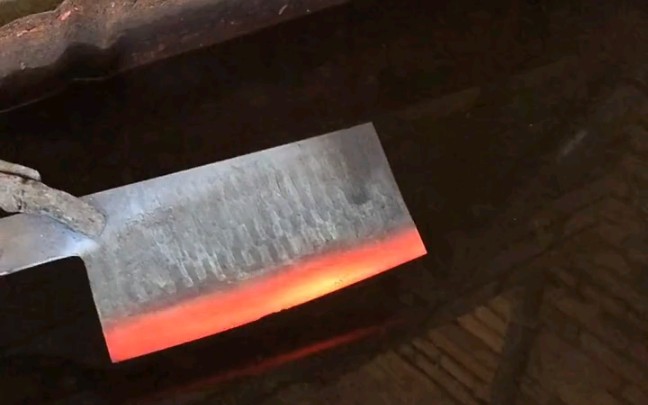 论菜刀淬火的重要性,户撒师傅用实践证明这一切!欢迎评论交流