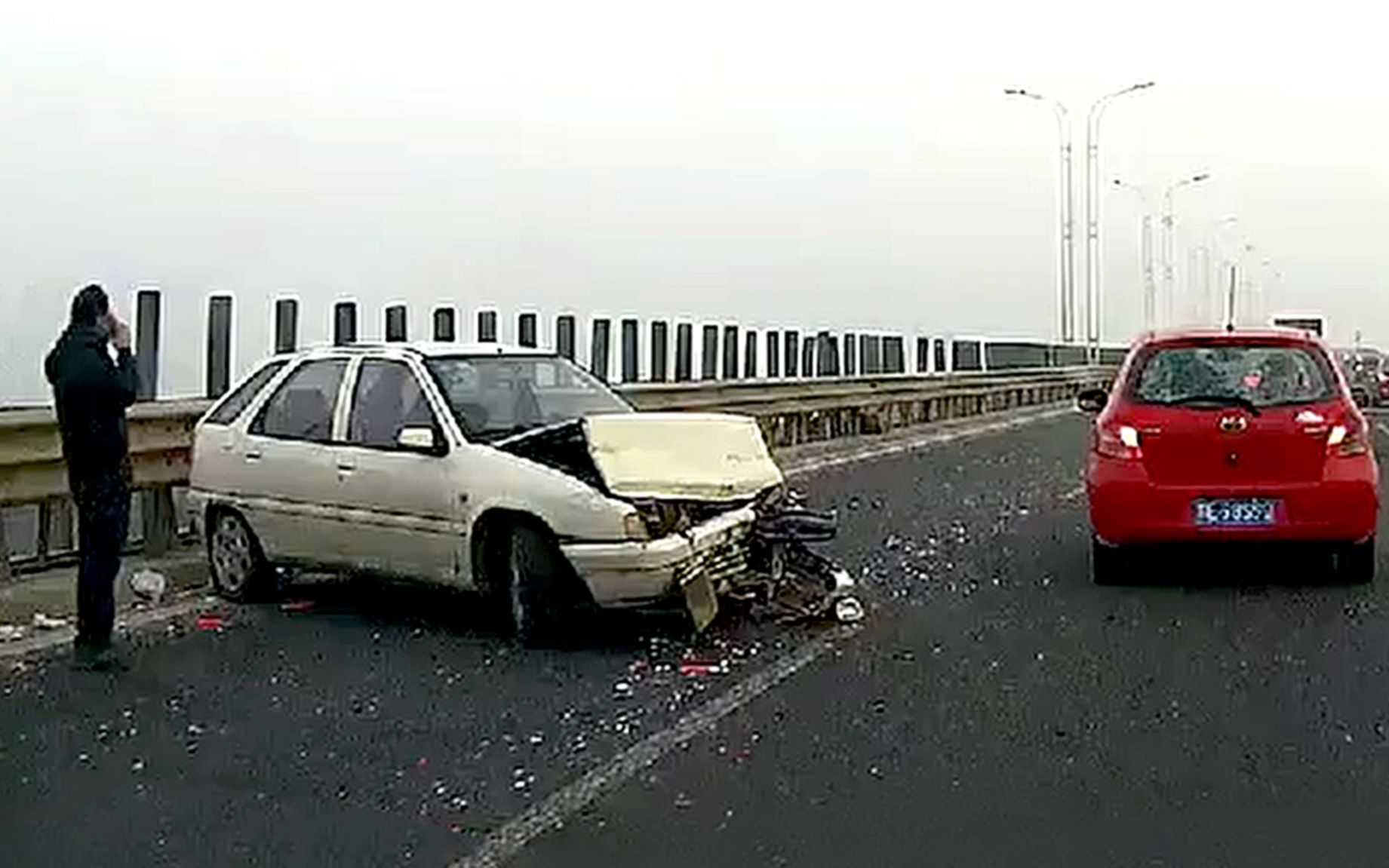 交通事故合集:任性宝马超速过弯,结果帅不过三秒