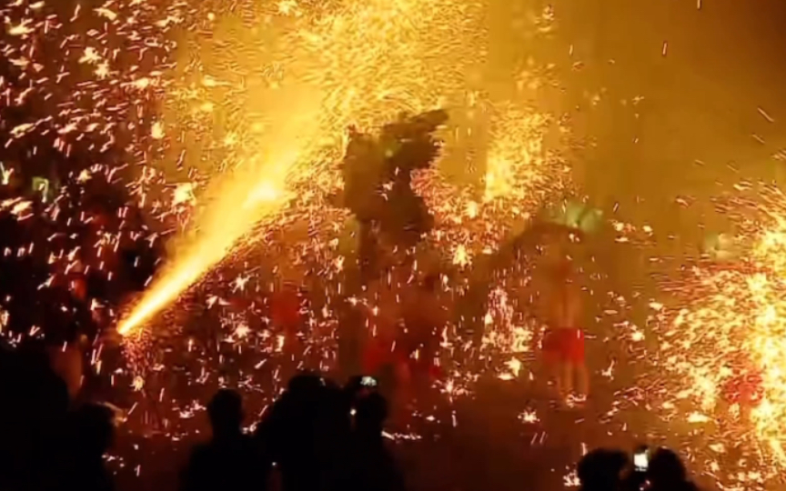 “村BA故乡”贵州台江元宵节,你不曾看过的,一场被称为“勇敢者的...