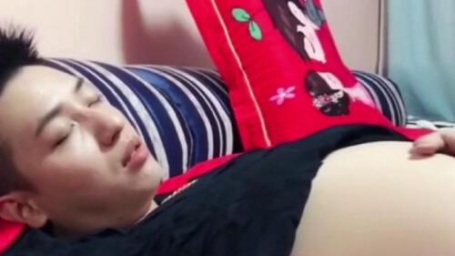 全球首例丈夫替妻子怀孕,成功产下宝宝,亲身体验做女人感觉呀!