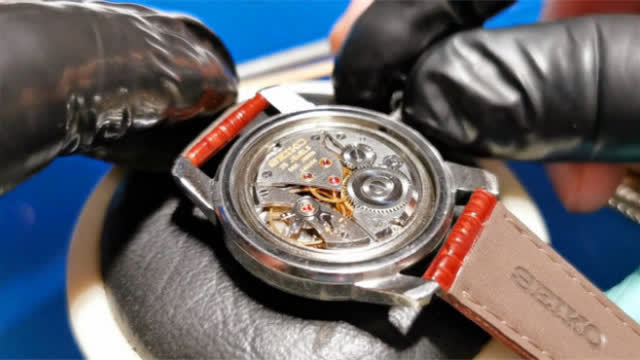机械手表的保养过程,看得我眼花缭乱,这零件也太多了