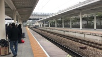 K527次旅客列车(南京 — 广州)镇江站普速场3道停车(2020年12月23日...