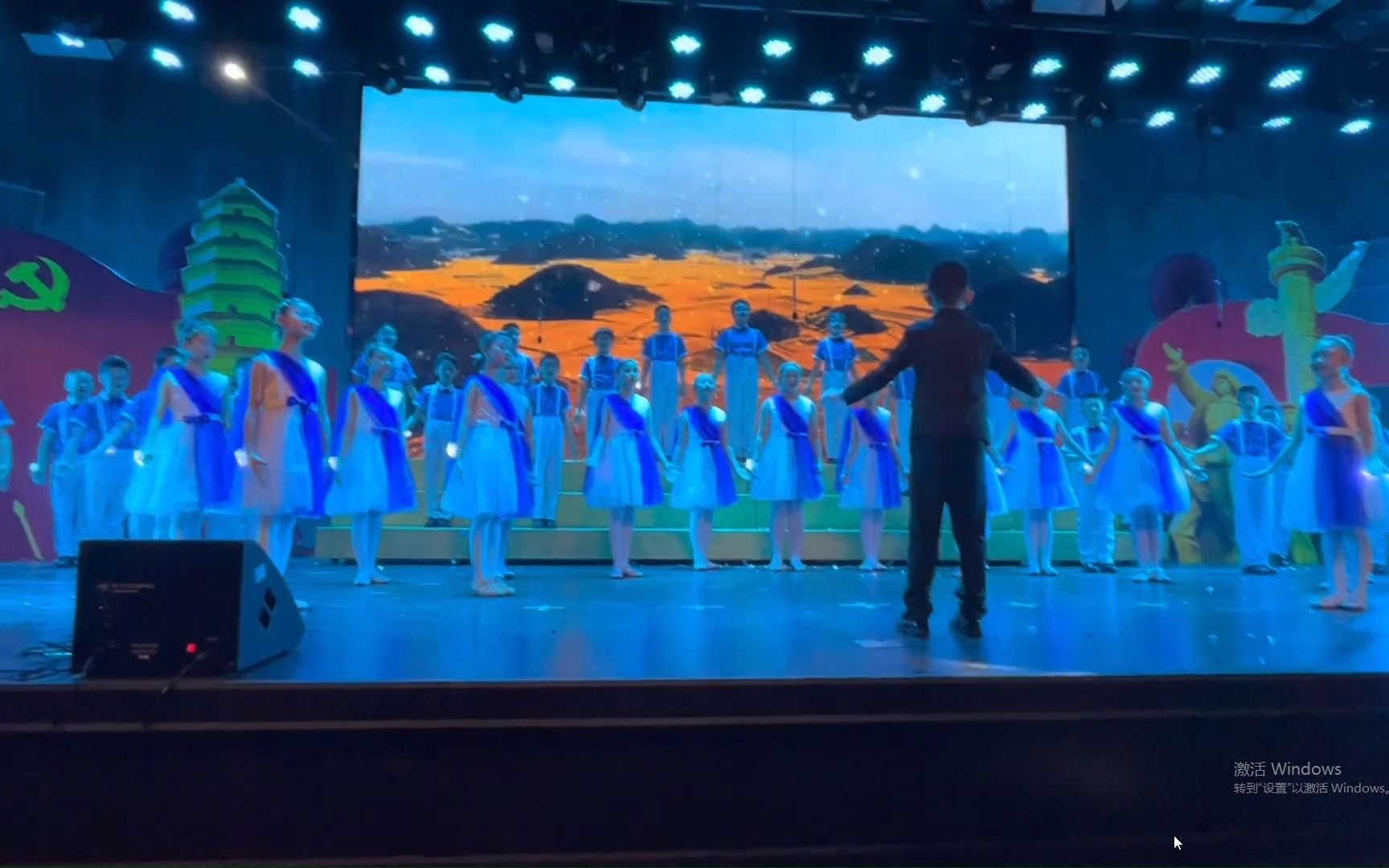 四年级五班全体师生向抗疫期间每个平凡而又不平凡的你致敬