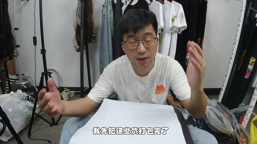 双十一活动即将到来,大卖家们都摩拳擦掌,小卖家们却开心不起来