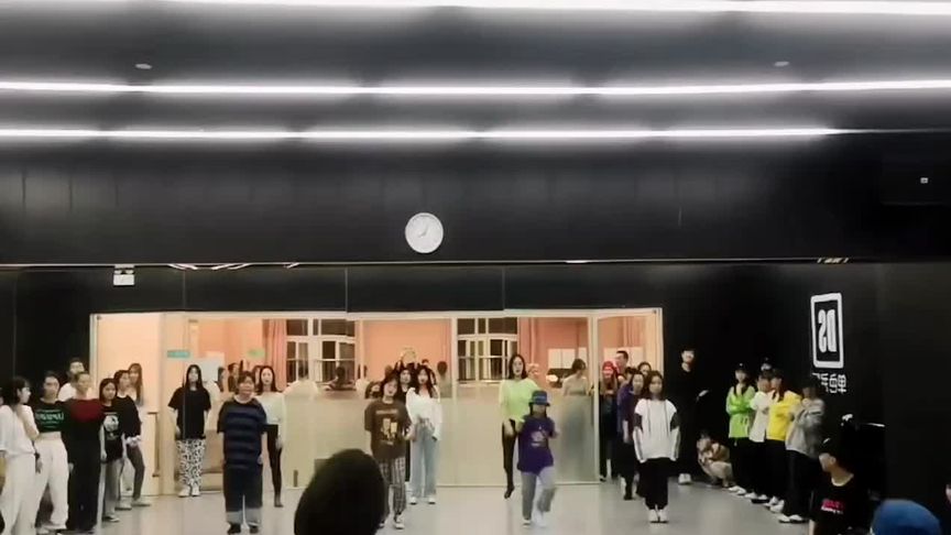 成长的记录—-从开始害羞的躲在角落不敢出镜到站在老师旁边跳舞