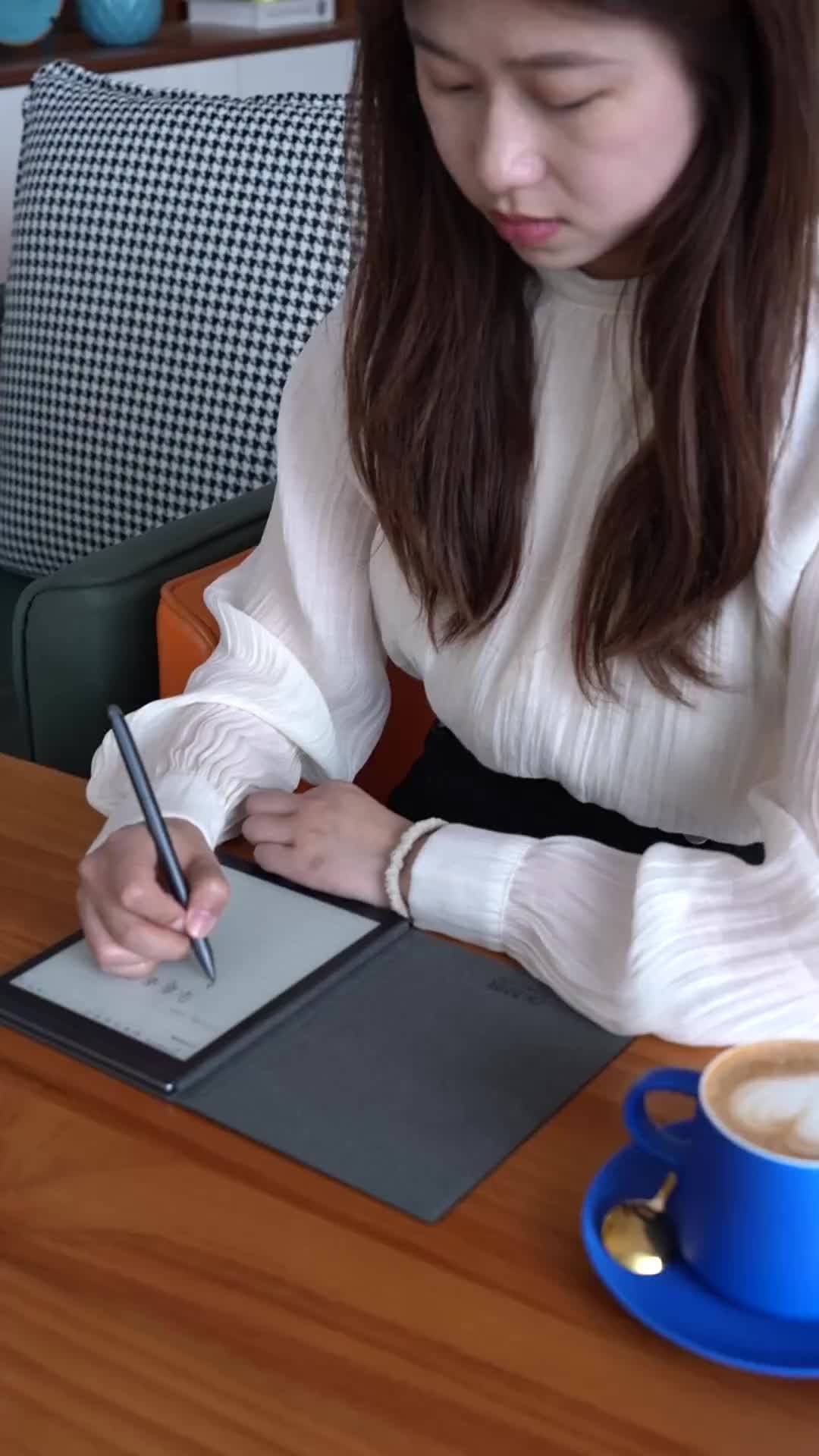 一个能承载你所有办公需求的#科大讯飞智能办公本