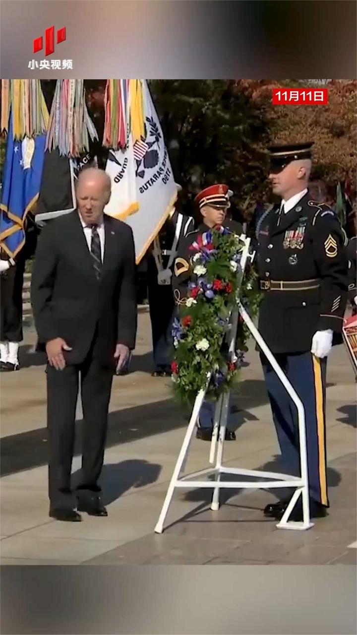 拜登又犯迷糊来回徘徊?副总统憋不住笑了