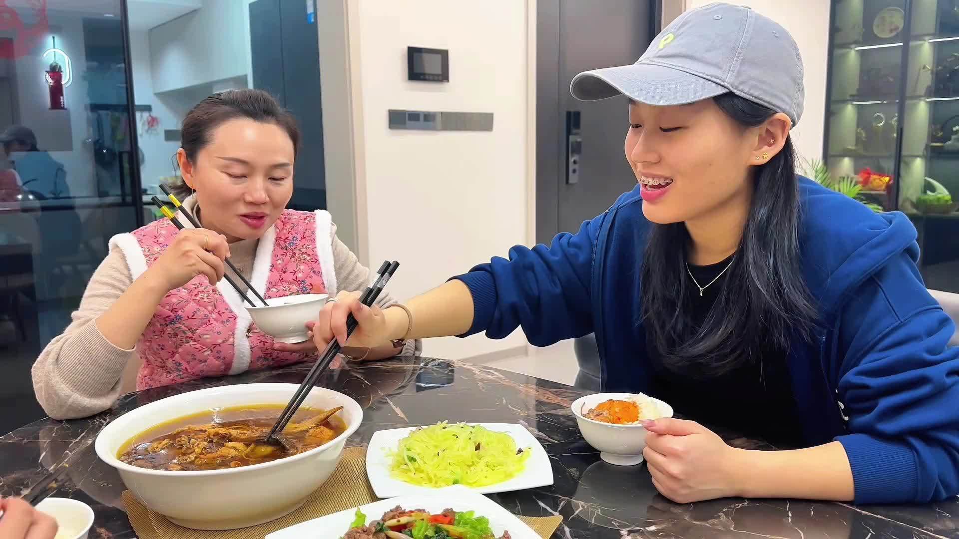 大女儿要回来,提前就给妈妈信息要吃牛肉,在外才知柴米贵