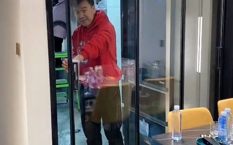 切记:厨房推拉门千万别做吊趟门,否则…
