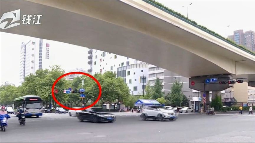 一个路口四个方向都是红灯 怎么回事 交警保障非机动车车路有新招