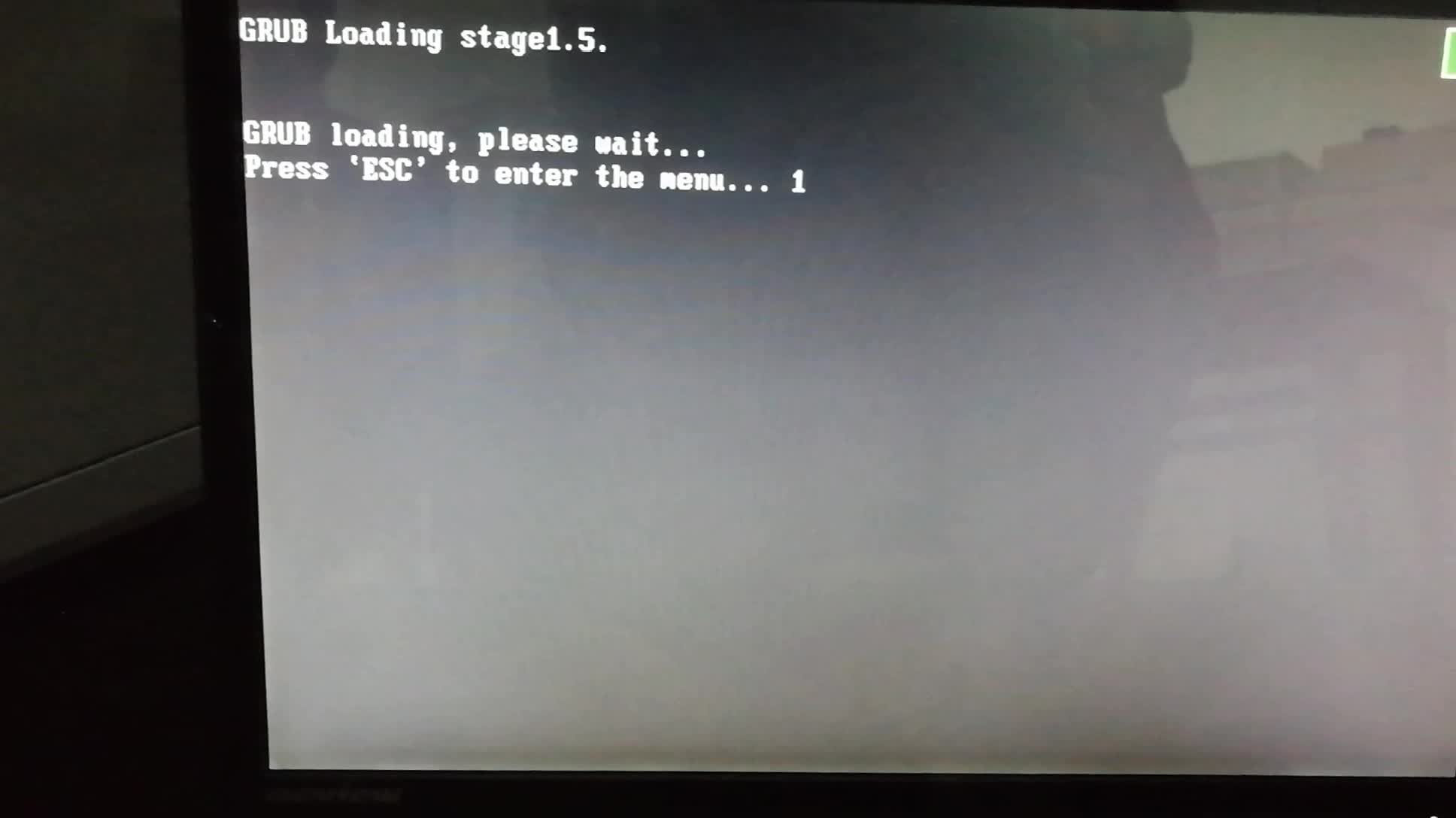 哪位大神知道Linux 服务器开机频繁启动进不了系统是什么