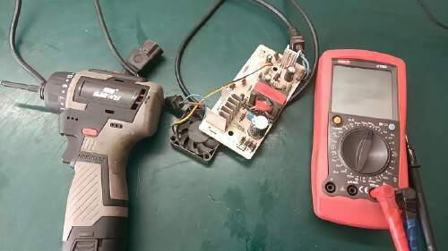 电动车充电器串灯故障?3步教你快速修复,灯亮问题轻松搞定!