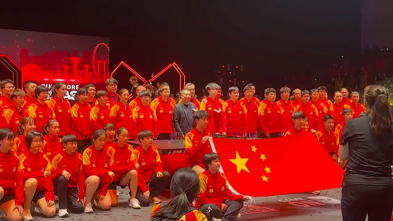 国乒yyds国乒大合照环节!这一刻真的破防了,恭喜中国队包揽所有冠军...
