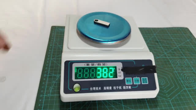 将U盘内存占满后,U盘的重量会变重吗,看看这个实验就.