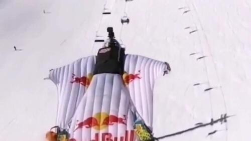 翼装飞行看起来很平稳,其实危险系数非常高!真佩服这些敢于挑战的人!