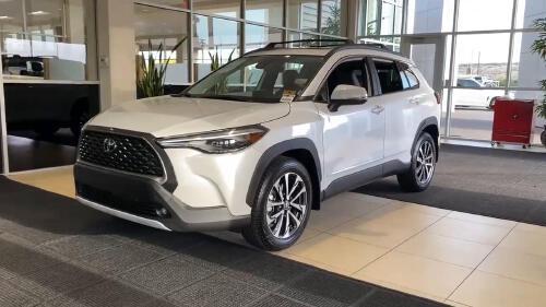 2022款丰田卡罗拉锐放到店实拍