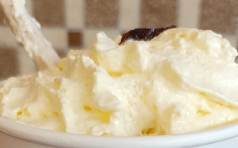 ...逼学生染发,当众肢体侮辱学生)侵犯人权。严重侵害学生身心健康。