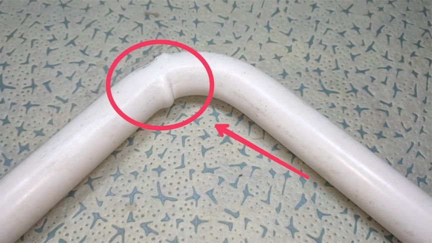 PVC线管握弯,总是带鼻子,老电工教你一招,怎么握都不会出鼻子