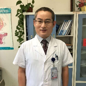 吕讷男 