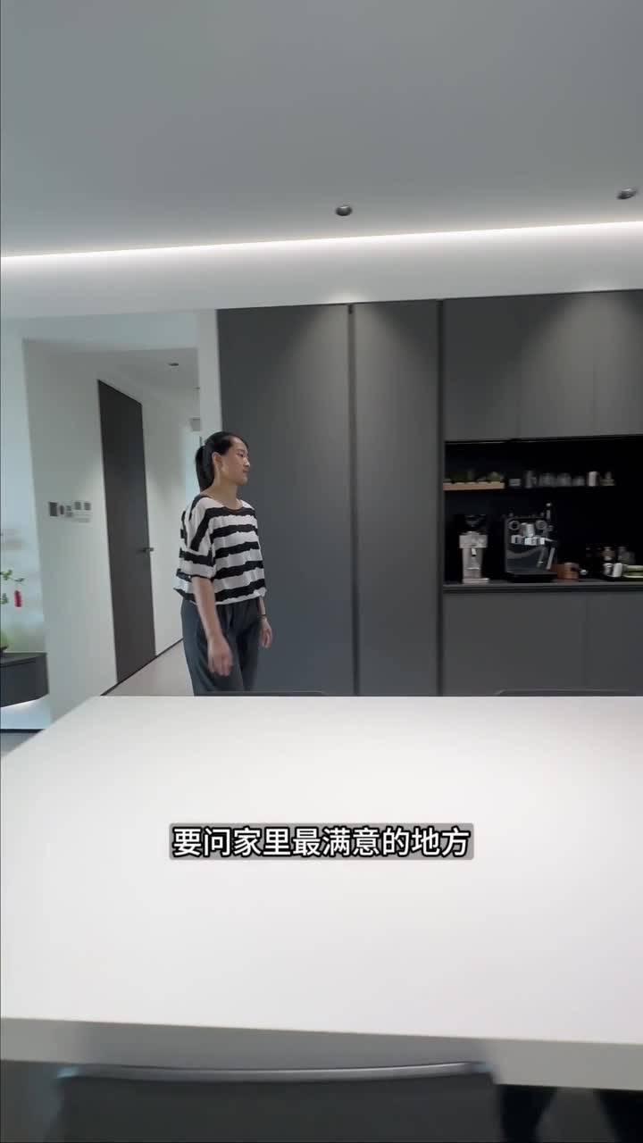 家居:极简黑白灰的厨房我真的是太爱啦 不但隐藏了推拉门