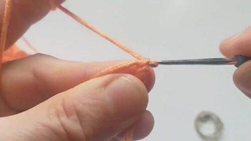 钩针编织漂亮的心形小挂件,家里的零碎毛线赶紧利用起来
