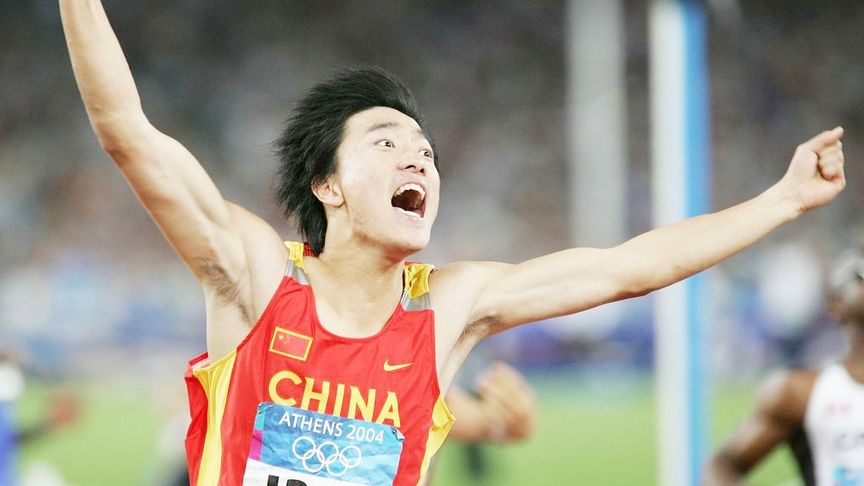 回顾刘翔跨栏速度有多恐怖?7个黑人都追不上,不愧是中国的骄傲
