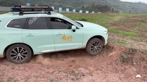 场地越野探界者底盘是真的低