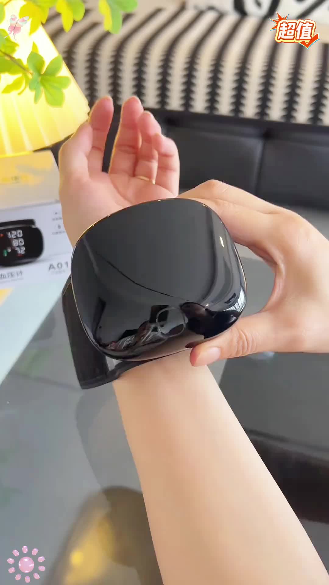 这才是爸妈需要的血压计。告别脱衣绑袖带的繁琐操作,直接戴手腕上,...