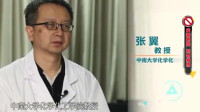 热水加84消毒液会让人中毒,产生的气味很刺鼻,密闭空间别使用