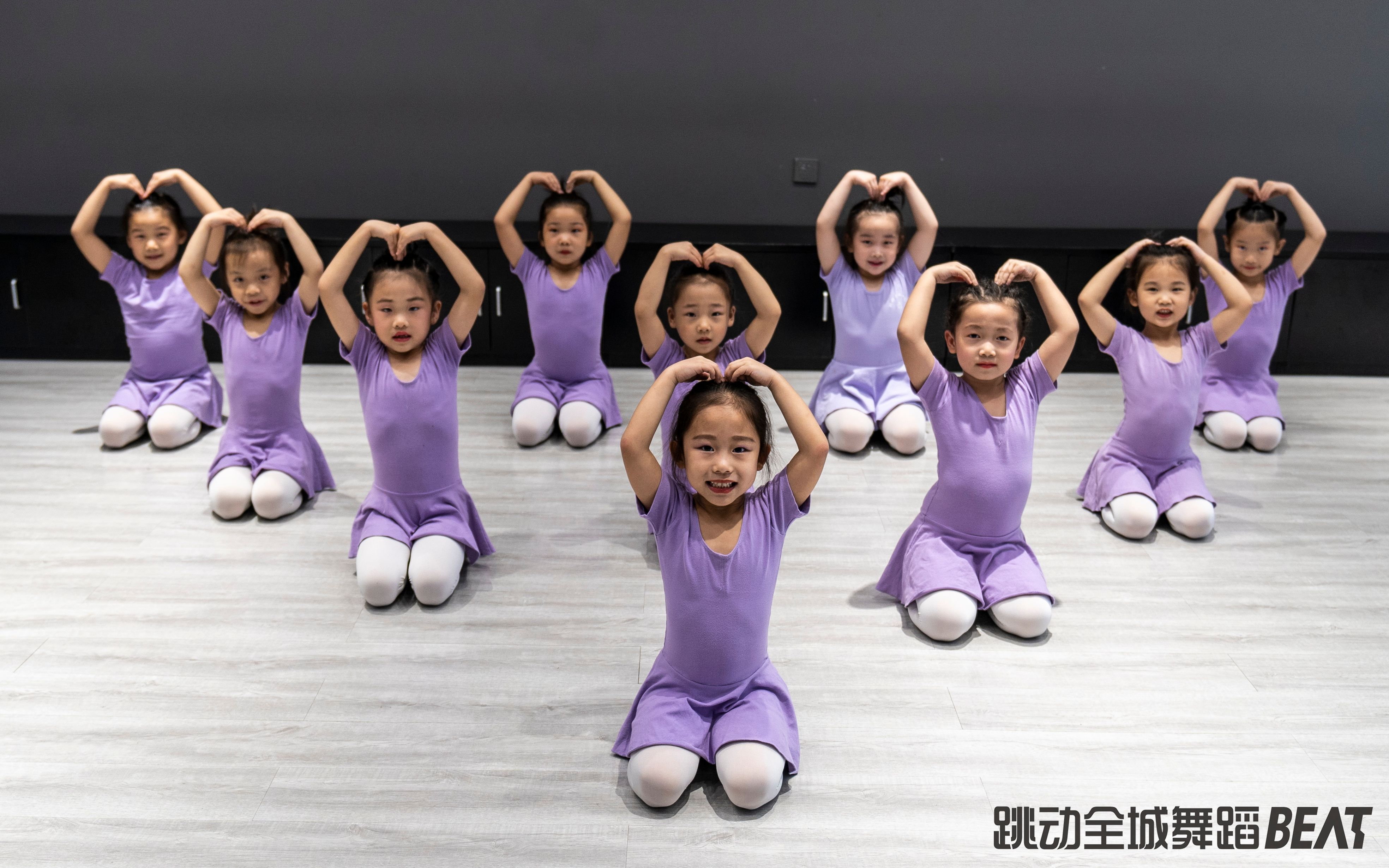 少儿中国舞《时钟在说话》孩子们在舞蹈中快乐的学习!