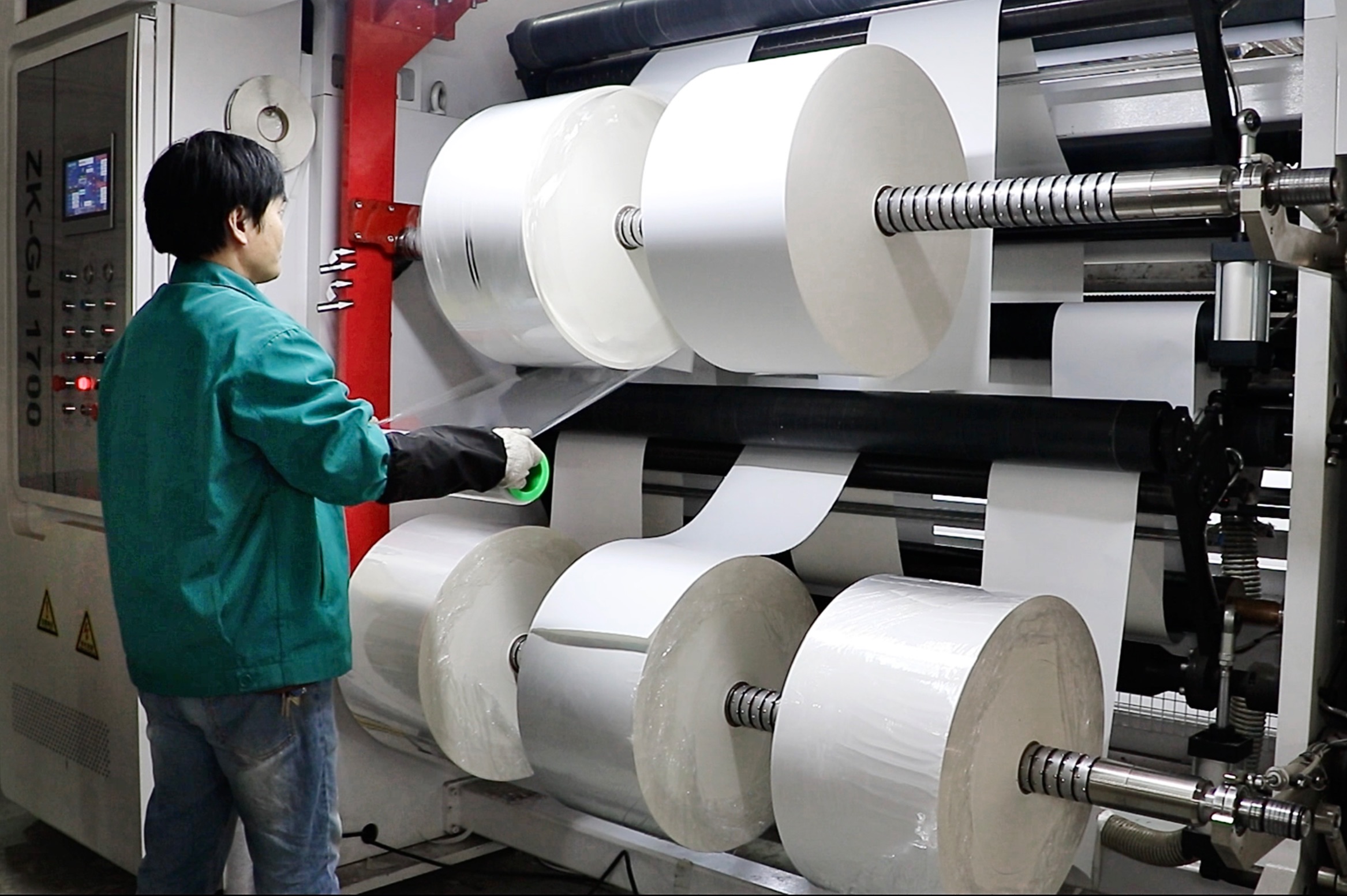 中国制造:不干胶标签的大量生产过程