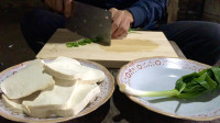 湖南怀化:农村小伙在家做了一道美食,味道美极了
