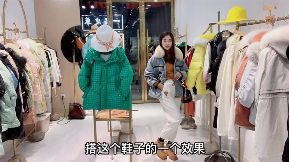 衣柜里羽绒服太多?可以试试加绒牛仔外套,时尚青春还显瘦!