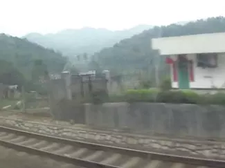 (车厢视角)T290次列车快速通过岑溪北站