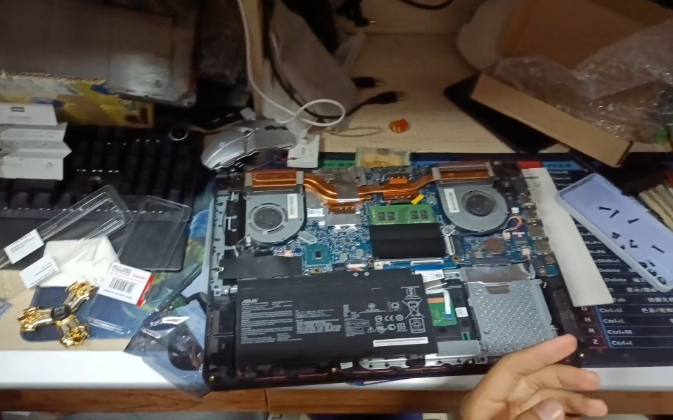 飞行堡垒机更换内存条和机械硬盘