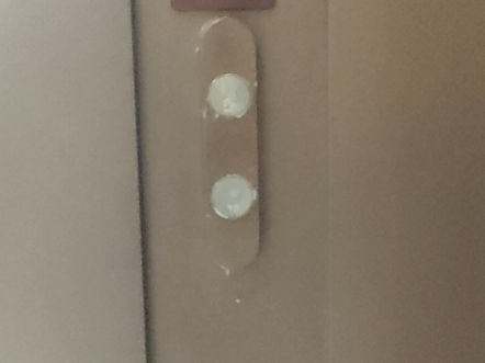 电梯也会倒反天罡了?